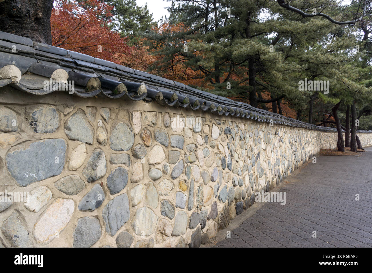 traditional walled pathway Stock Photo - Alamy