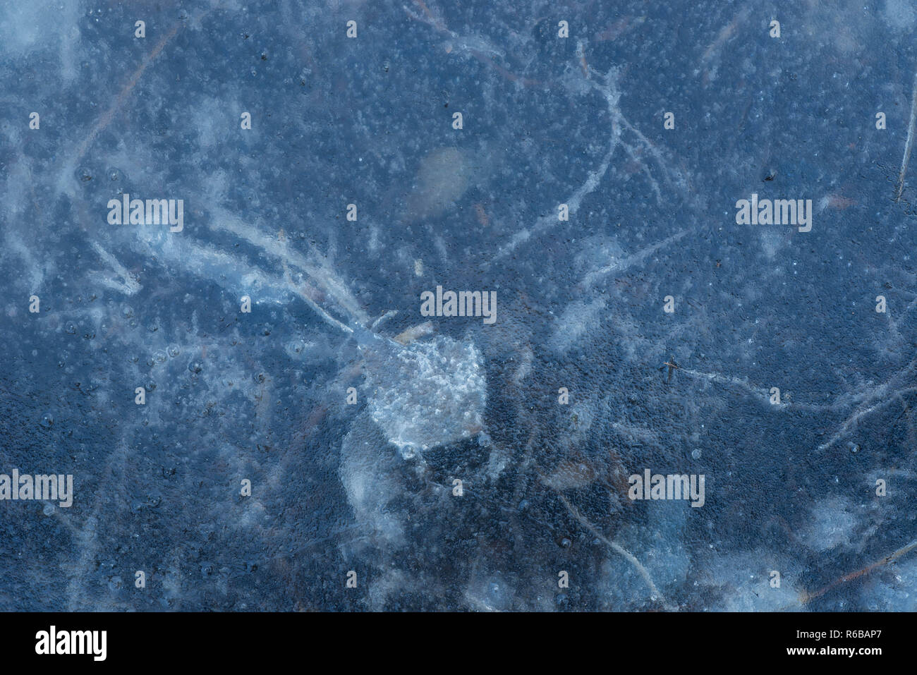 Ice on pond hi-res stock photography and images - Alamy