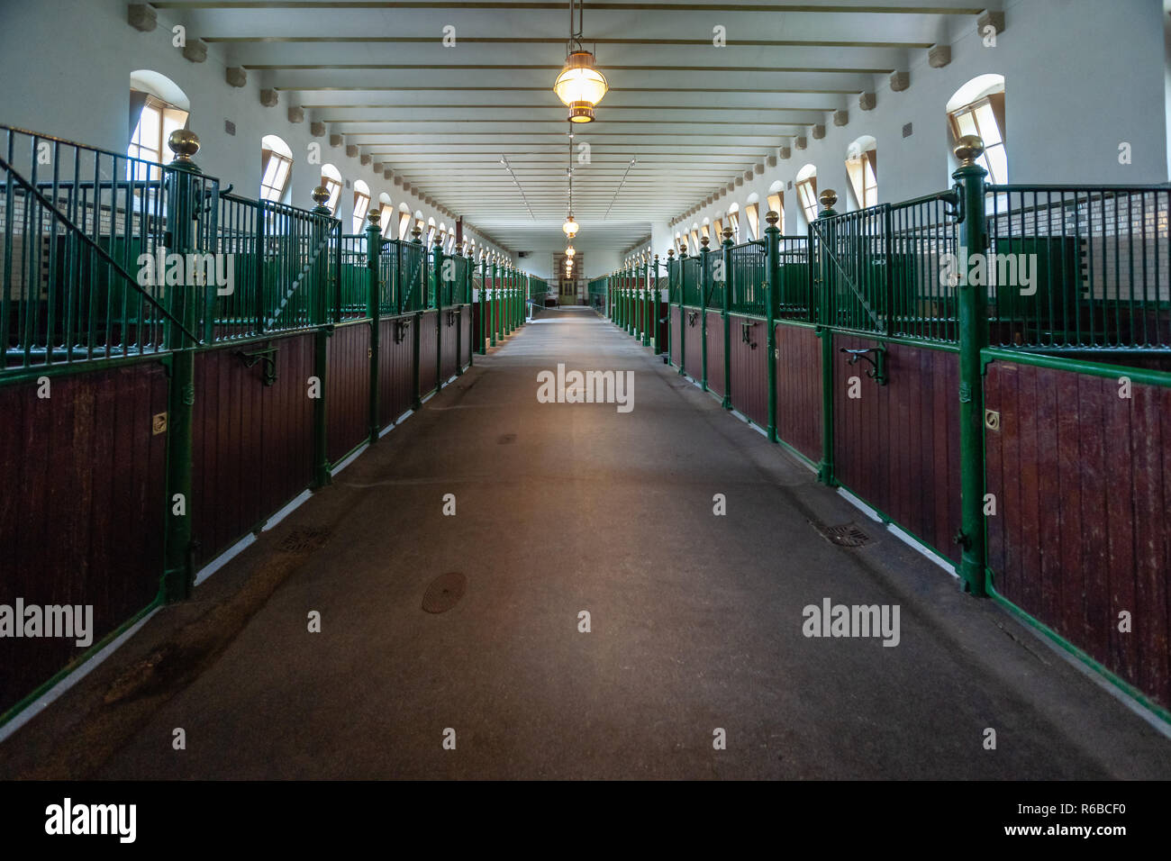 Dutch royal coach palace het hi-res stock photography and images - Alamy