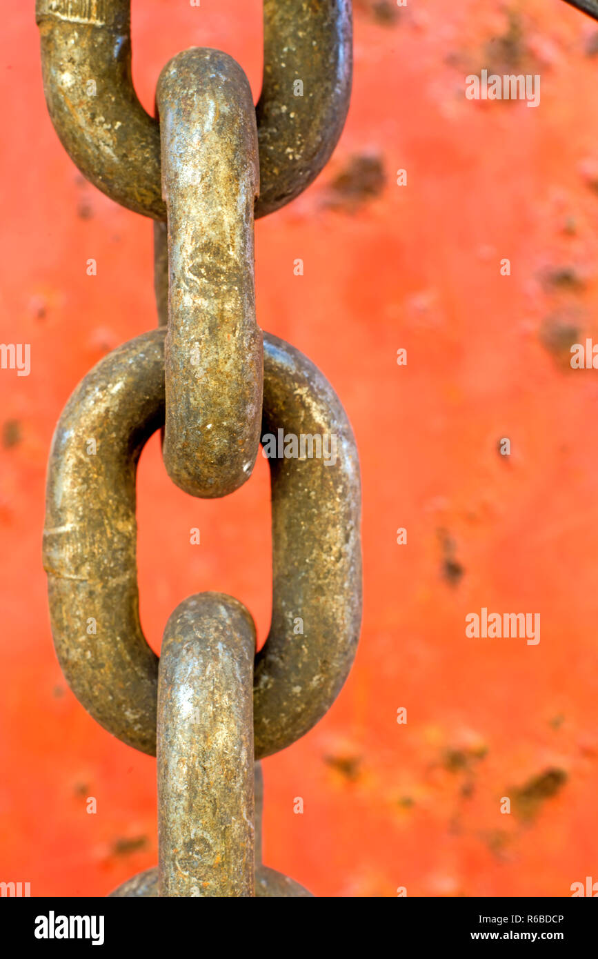 Closeup rusting chain hi-res stock photography and images - Alamy