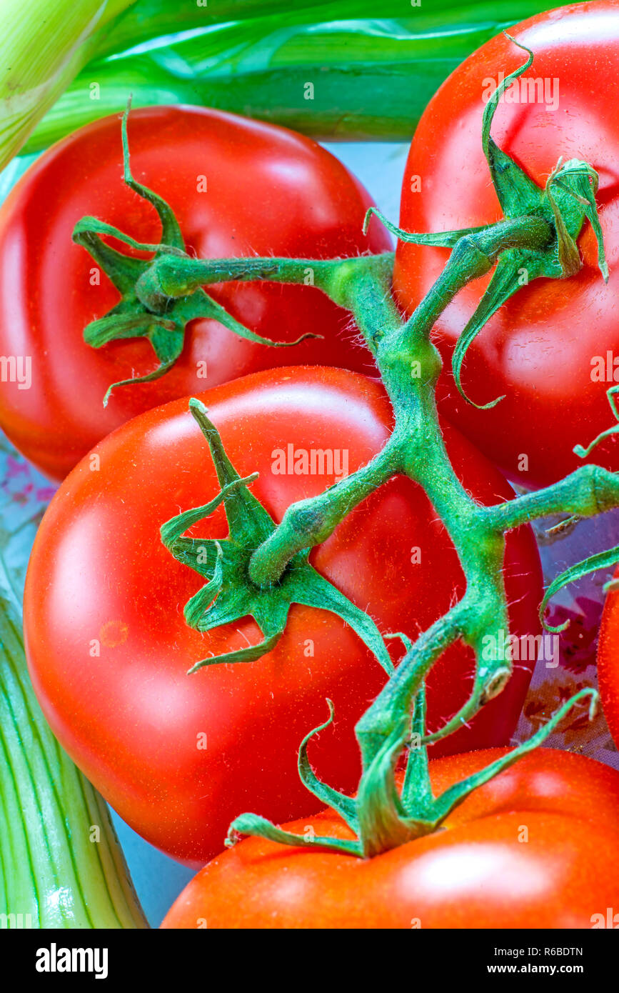 Vine riped tomato hi-res stock photography and images - Alamy