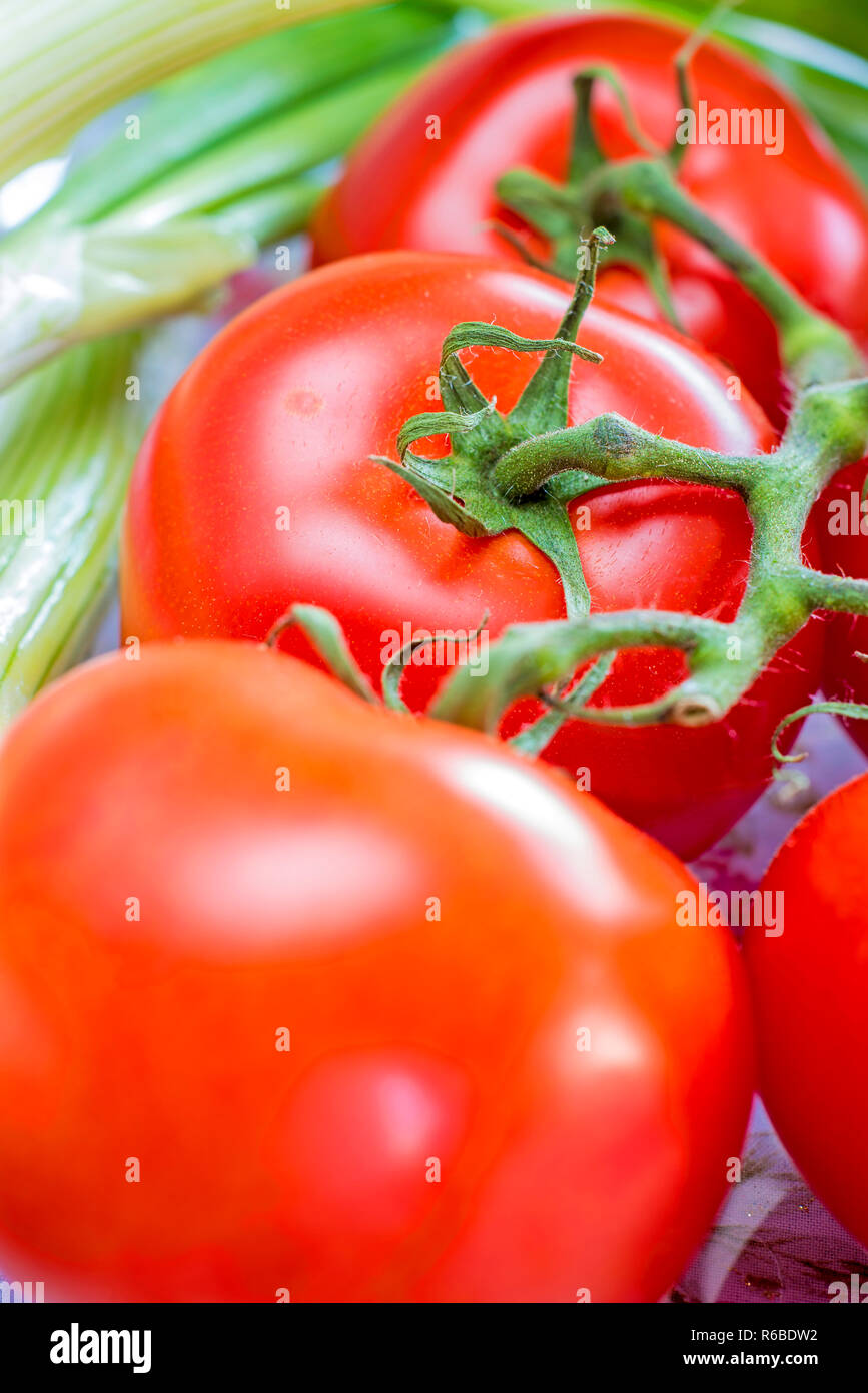 Vine riped tomato hi-res stock photography and images - Alamy