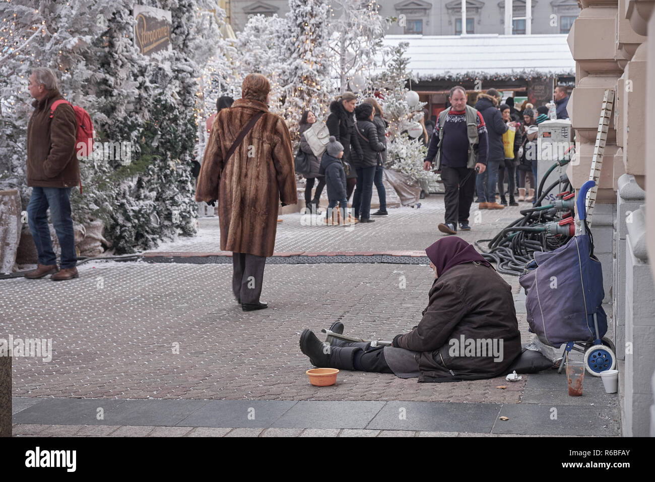 Begging for help hi-res stock photography and images - Alamy