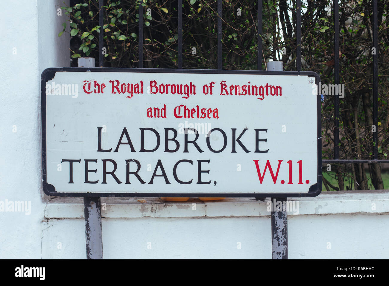 Kensington Street Sign High Resolution Stock Photography and Images - Alamy