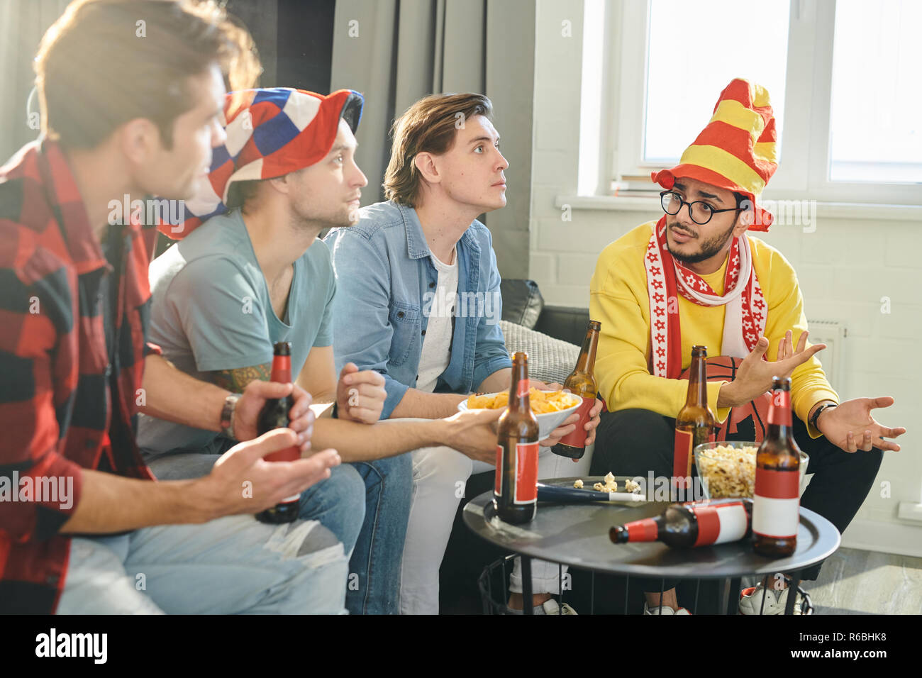 Football fans with beer hi-res stock photography and images - Alamy