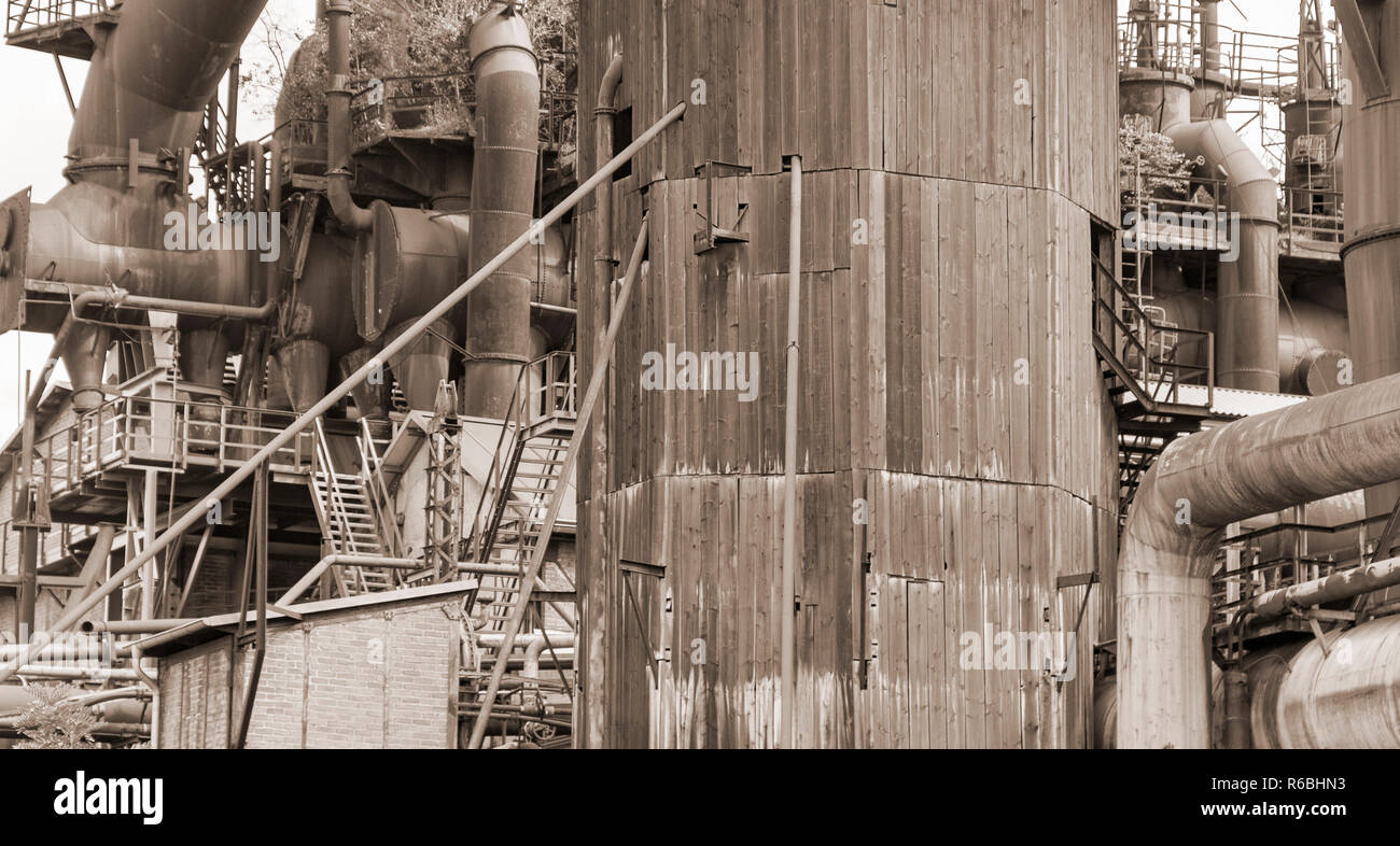 rundown industrial scenery Stock Photo - Alamy