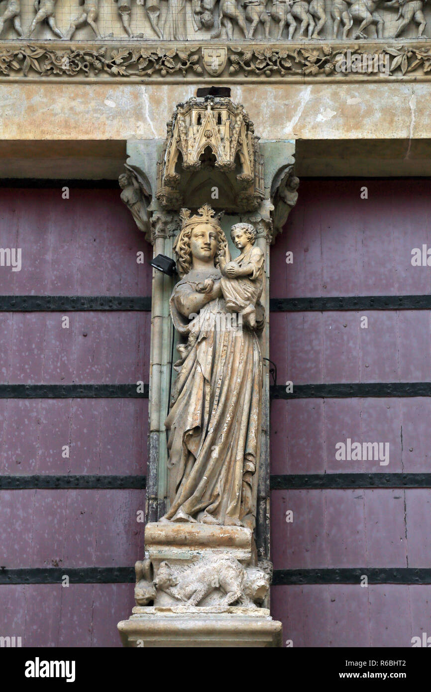 Stone carvings at the 13th century entrance to cathedrale notre dame ...