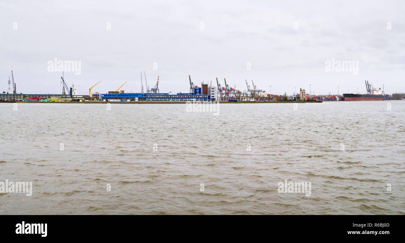 industrial harbor scenery Stock Photo - Alamy
