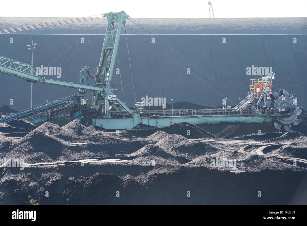 Canadian coal waiting for bulk export from port facilities Stock Photo ...