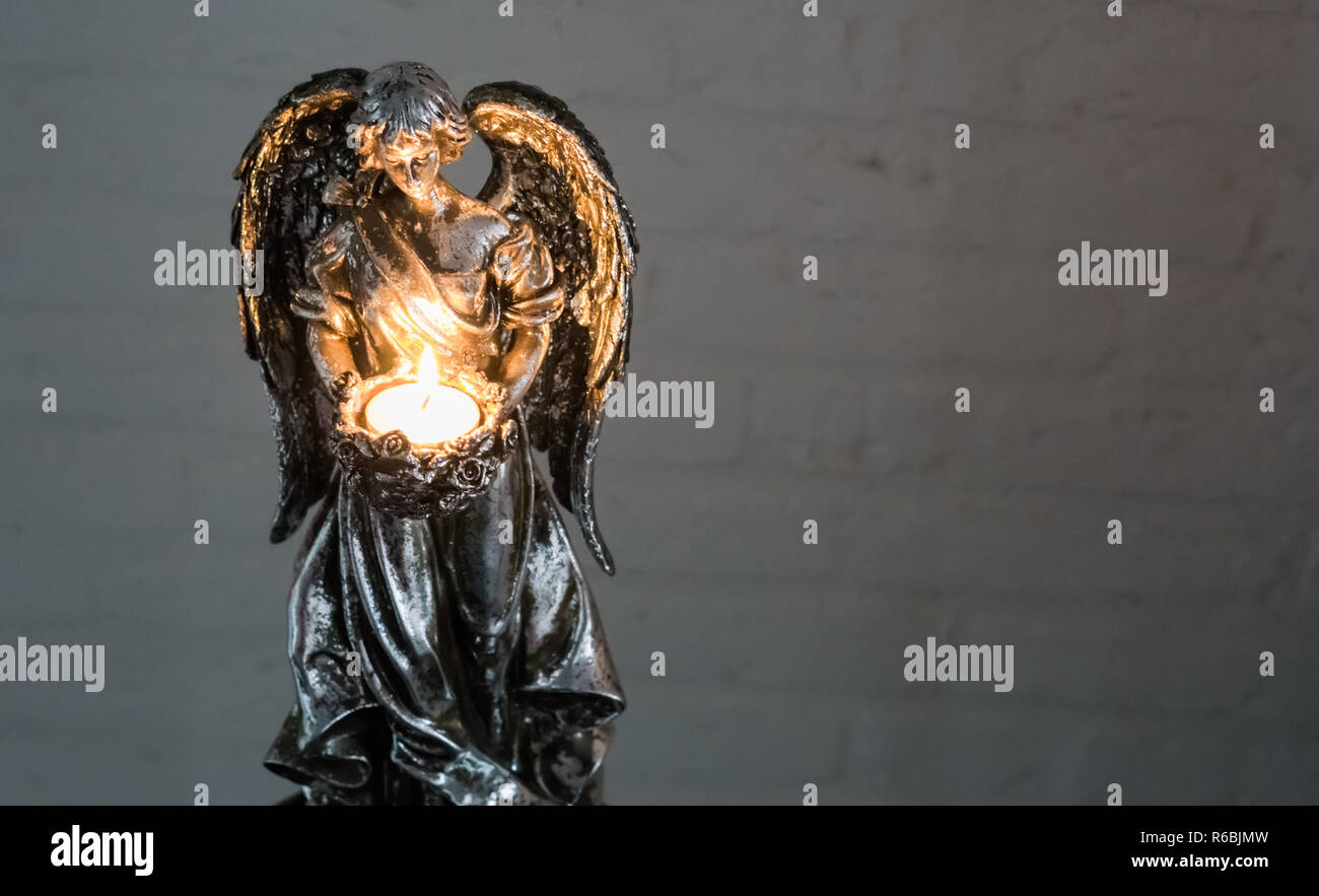 Angel statue and candle hi-res stock photography and images - Alamy