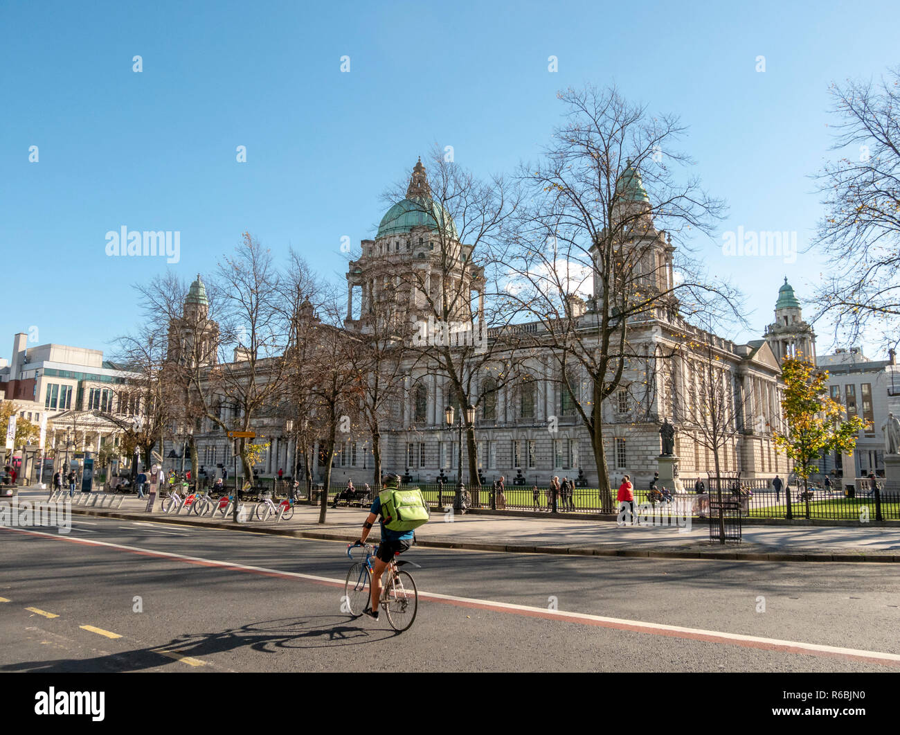 Belfast city hall with clear blue sky hi-res stock photography and ...