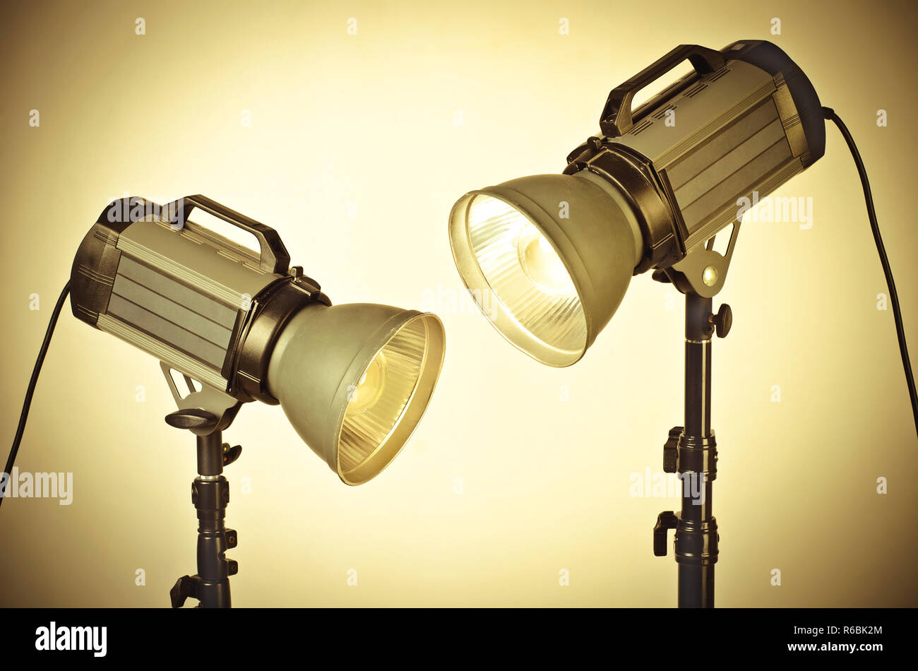 studio flash on a tripod Stock Photo - Alamy