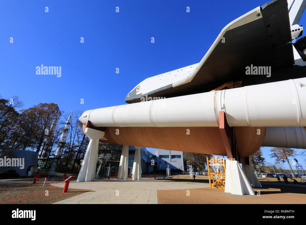 Space Shuttle Orbiter test simulator Pathfinder sits atop the Main ...
