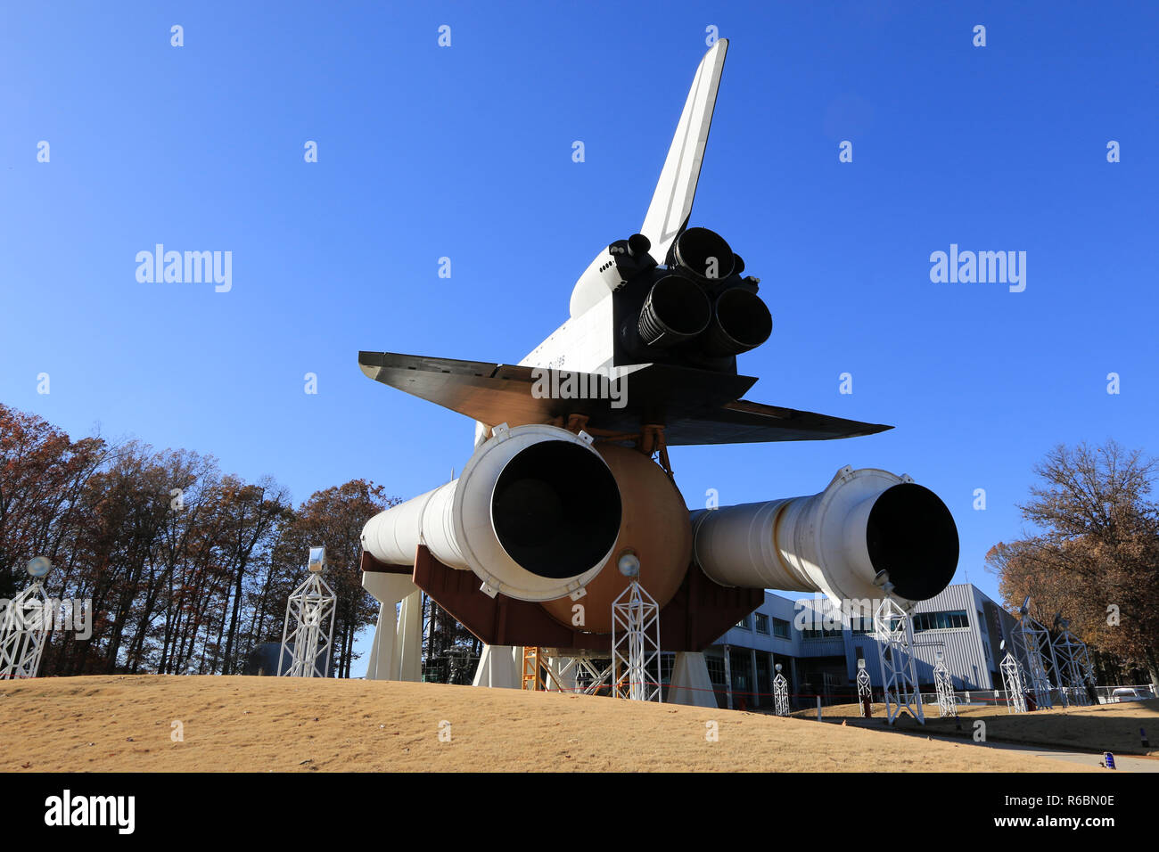 Space Shuttle Orbiter test simulator Pathfinder sits atop the Main ...