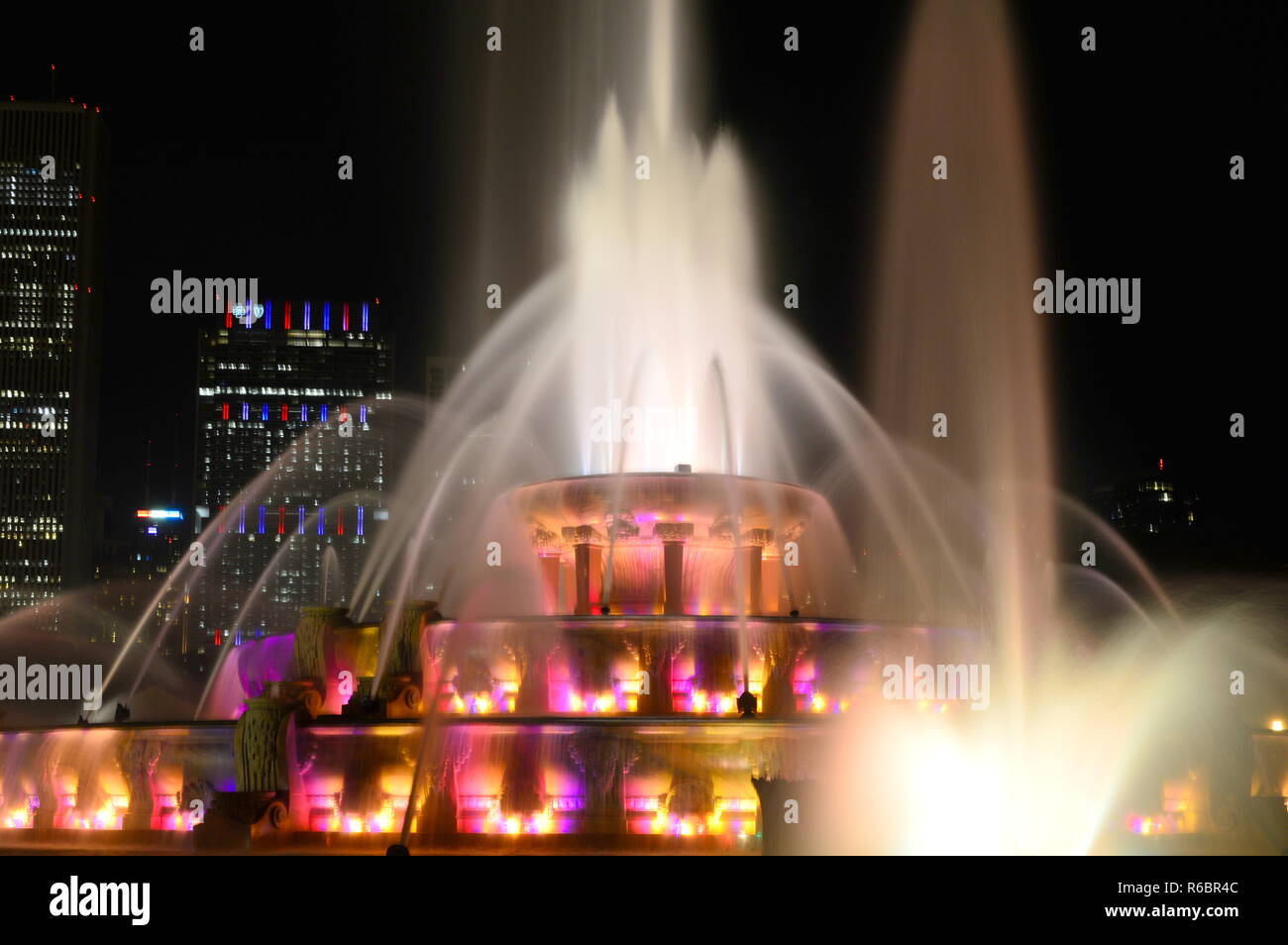 Chicago, Illinois - USA - July 2, 2016: Buckingham Fountain Stock Photo ...