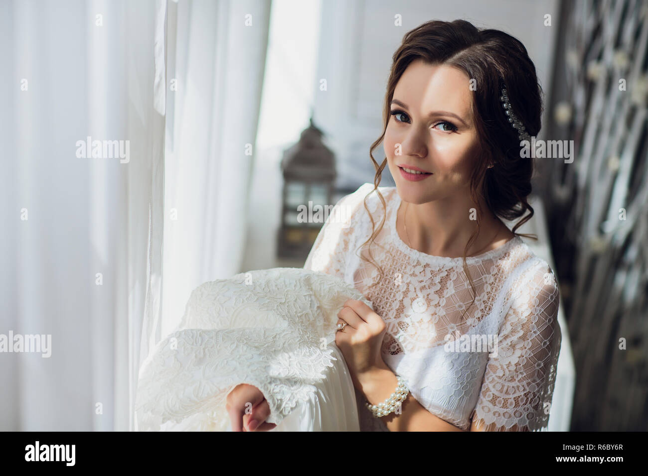Fitting room girl hi-res stock photography and images - Alamy