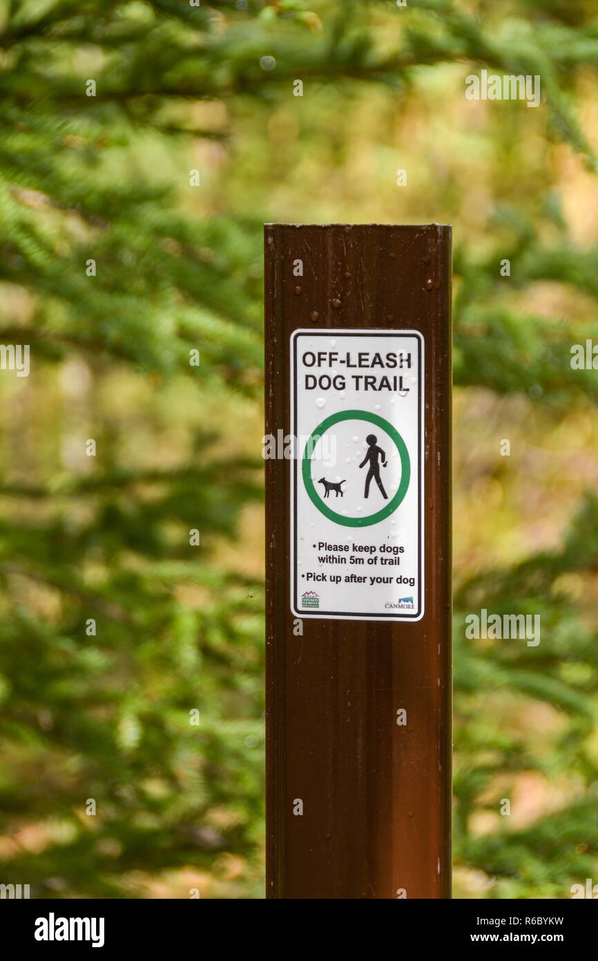 Off leash dog area sign hi-res stock photography and images - Alamy