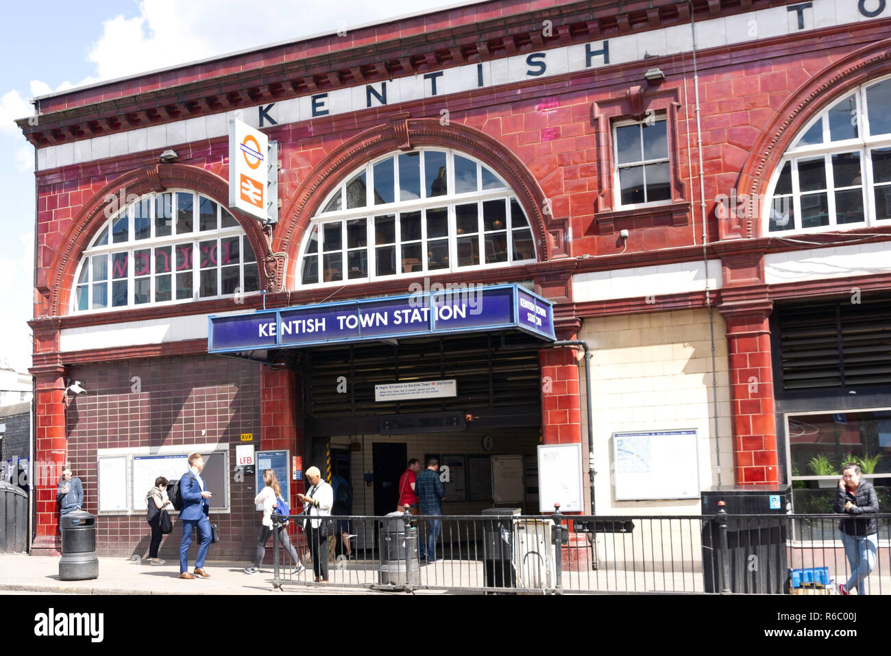 Kentish town underground station hi-res stock photography and images ...