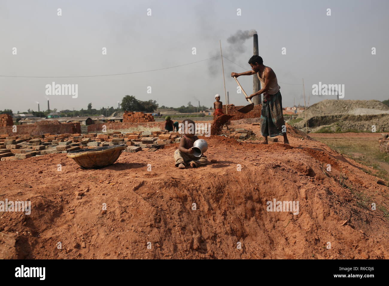 Working in an unhealthy conditions hi-res stock photography and images ...