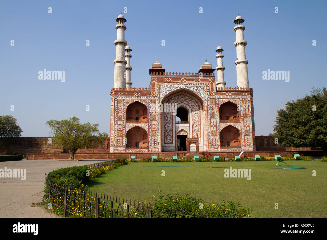 akbar tomb near agra in india Stock Photo - Alamy