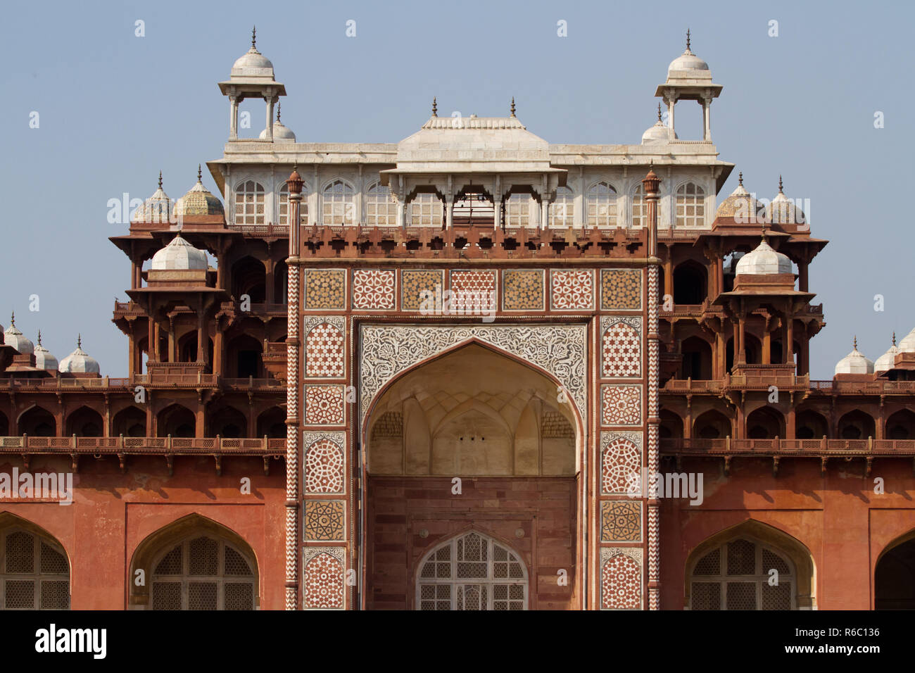 akbar tomb near agra in india Stock Photo - Alamy