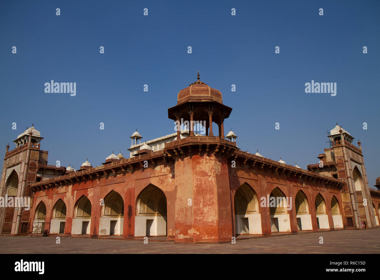 akbar tomb near agra in india Stock Photo - Alamy