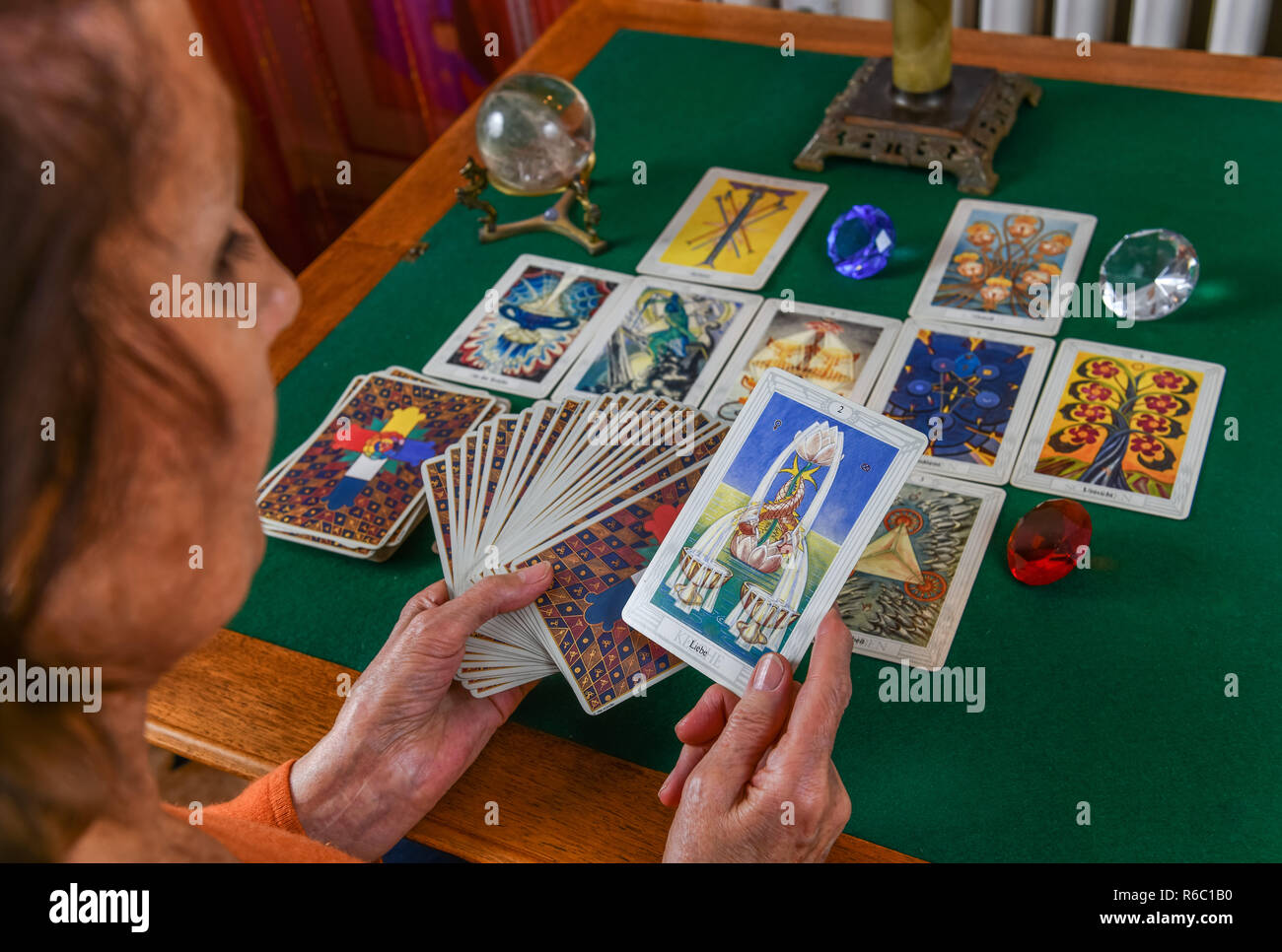 Tarot maps, tarot play, Tarotkarten, Tarotspiel Stock Photo - Alamy