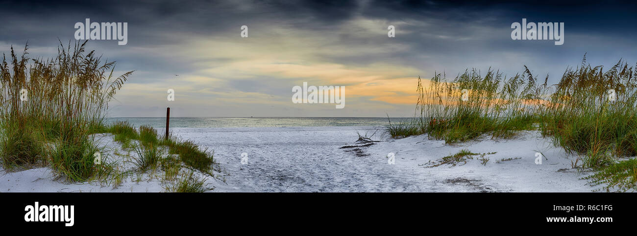 Holmes beach gulf of mexico hi-res stock photography and images - Alamy
