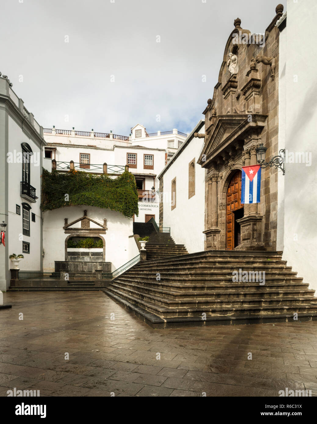 Traditional architecture santa cruz hi-res stock photography and images ...