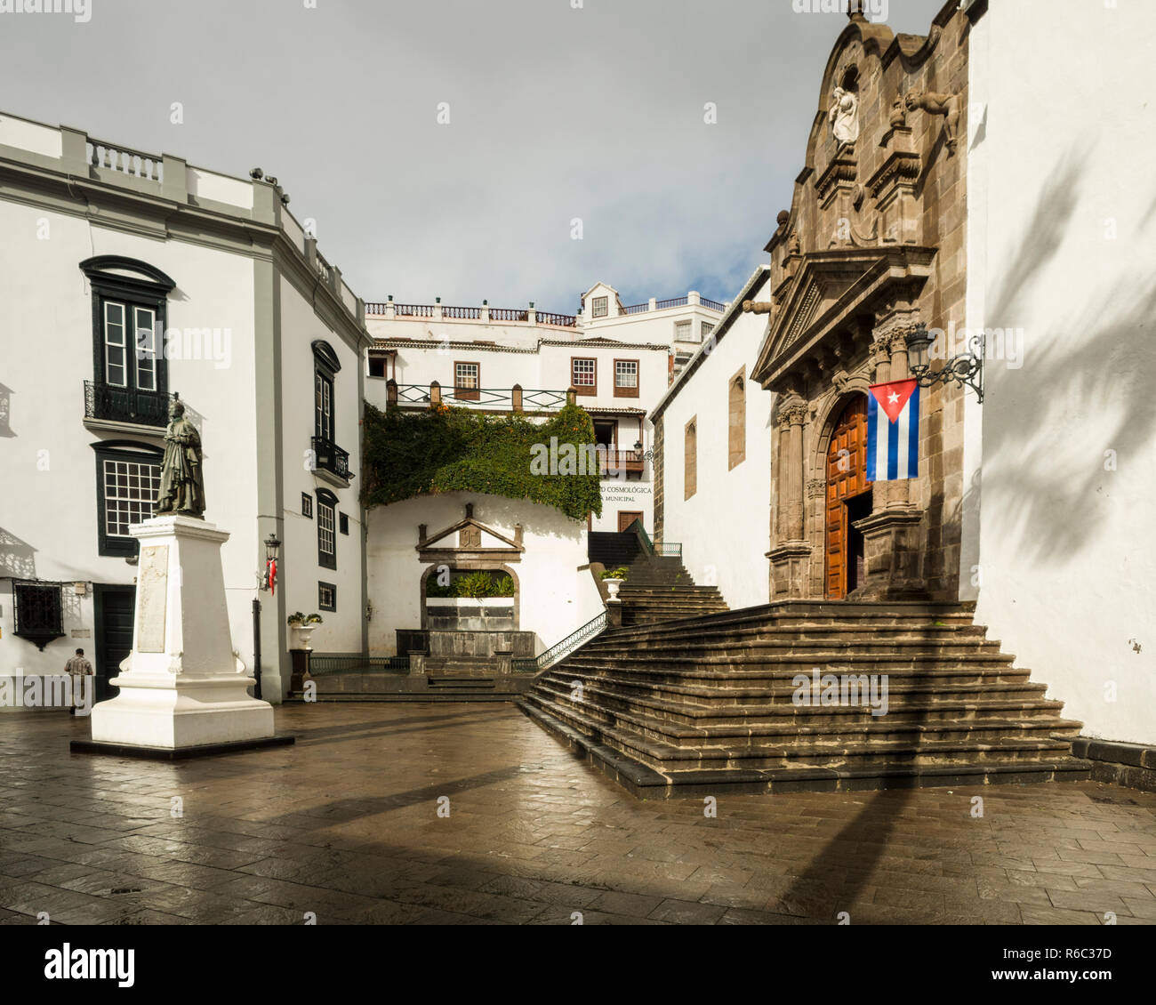 Traditional architecture santa cruz hi-res stock photography and images ...
