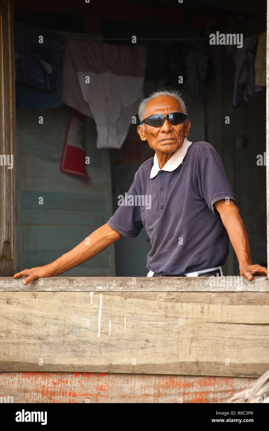 Old man in peru hi-res stock photography and images - Alamy
