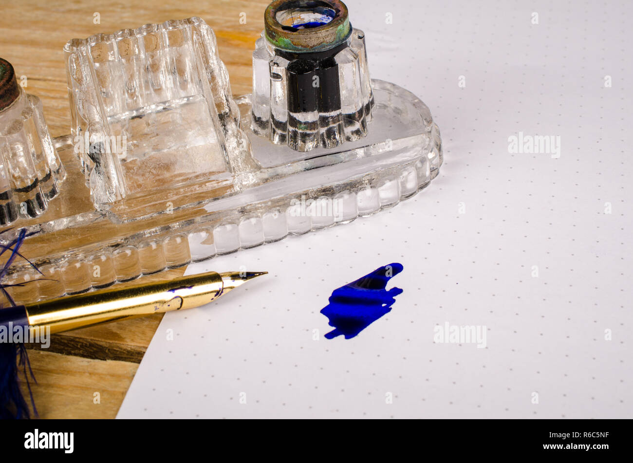 Antique fountain pen ink well hi-res stock photography and images - Alamy
