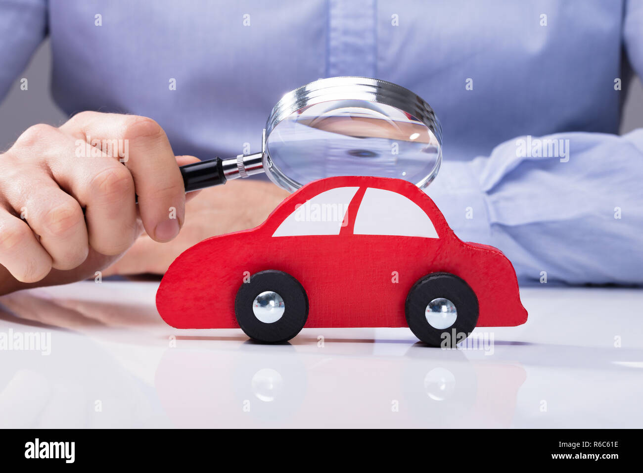 Check engine magnifying glass hi-res stock photography and images - Alamy