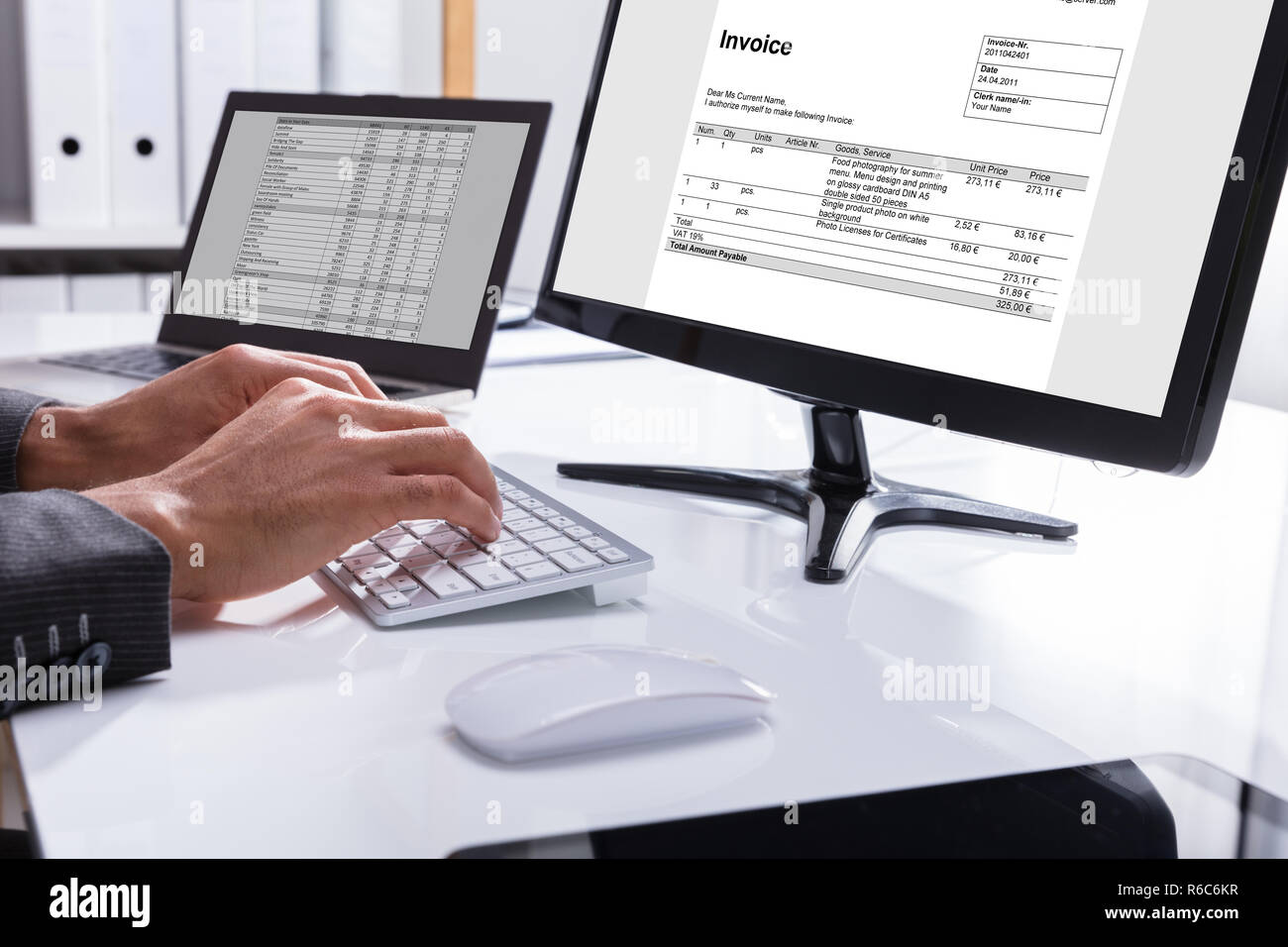 Invoice form on computer hi-res stock photography and images - Alamy