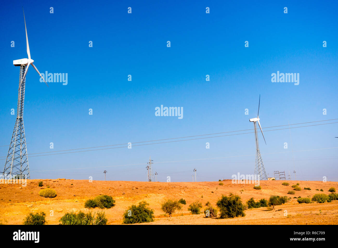 Windmills in the desert of Rajasthan near Jaisalmer Stock Photo - Alamy