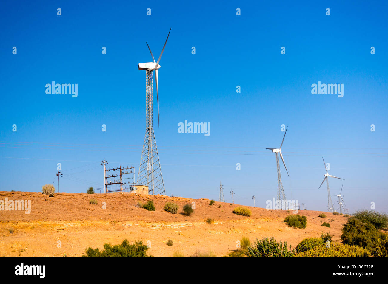 Windmills in the desert of Rajasthan near Jaisalmer Stock Photo - Alamy