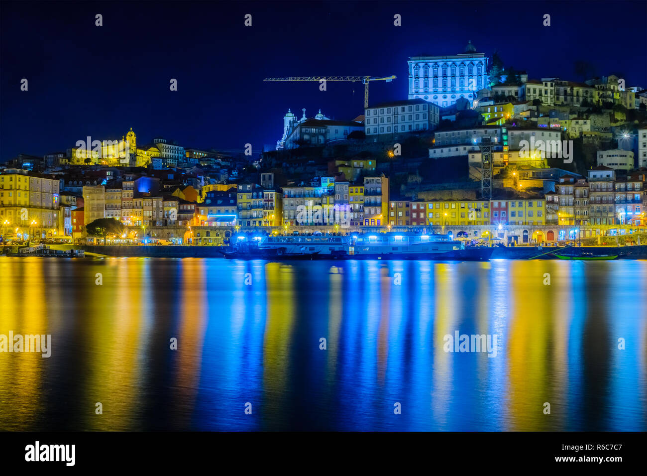 Colorful buildings in porto hi-res stock photography and images - Alamy
