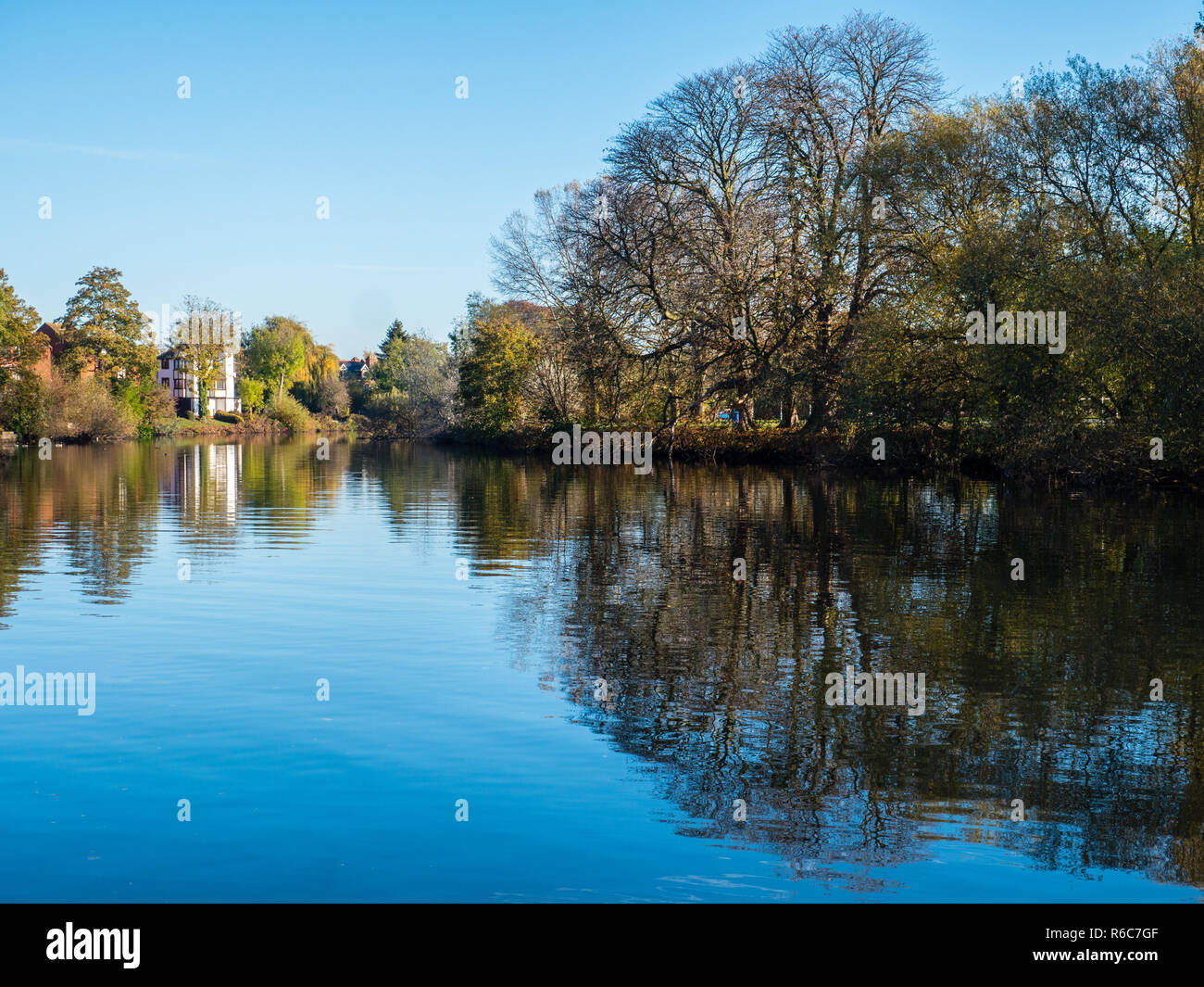 River Thames, Viewed from Kings Meadow, Reading, Berkshire, England, UK ...