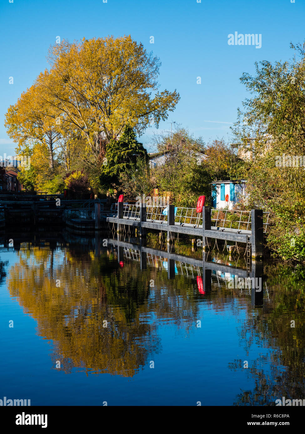 Reading river kennet lock hi-res stock photography and images - Alamy