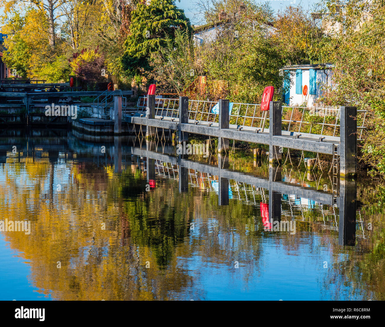 Reading river kennet lock hi-res stock photography and images - Alamy