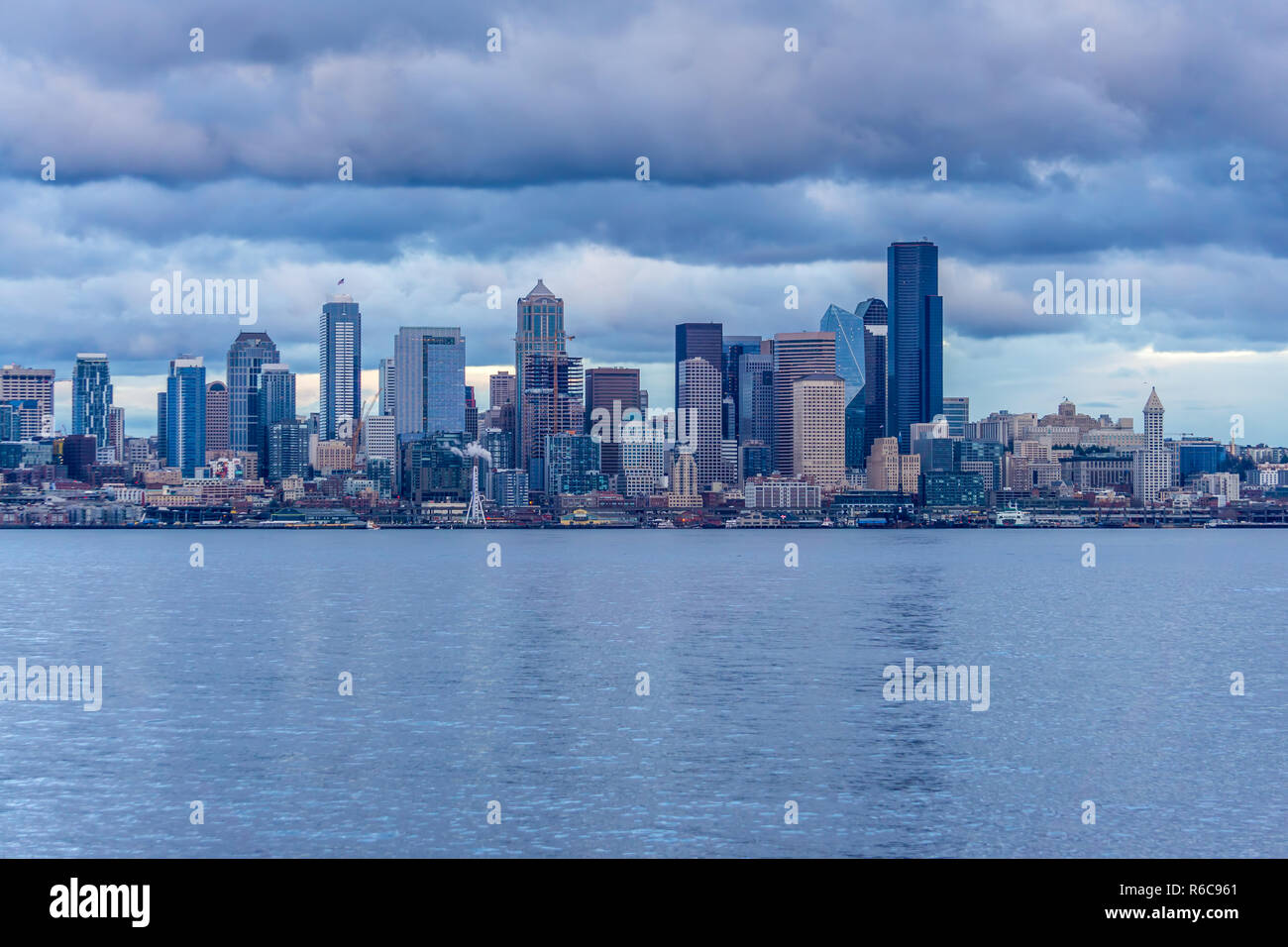 A view of the Seattle skyline as night approaches Stock Photo - Alamy