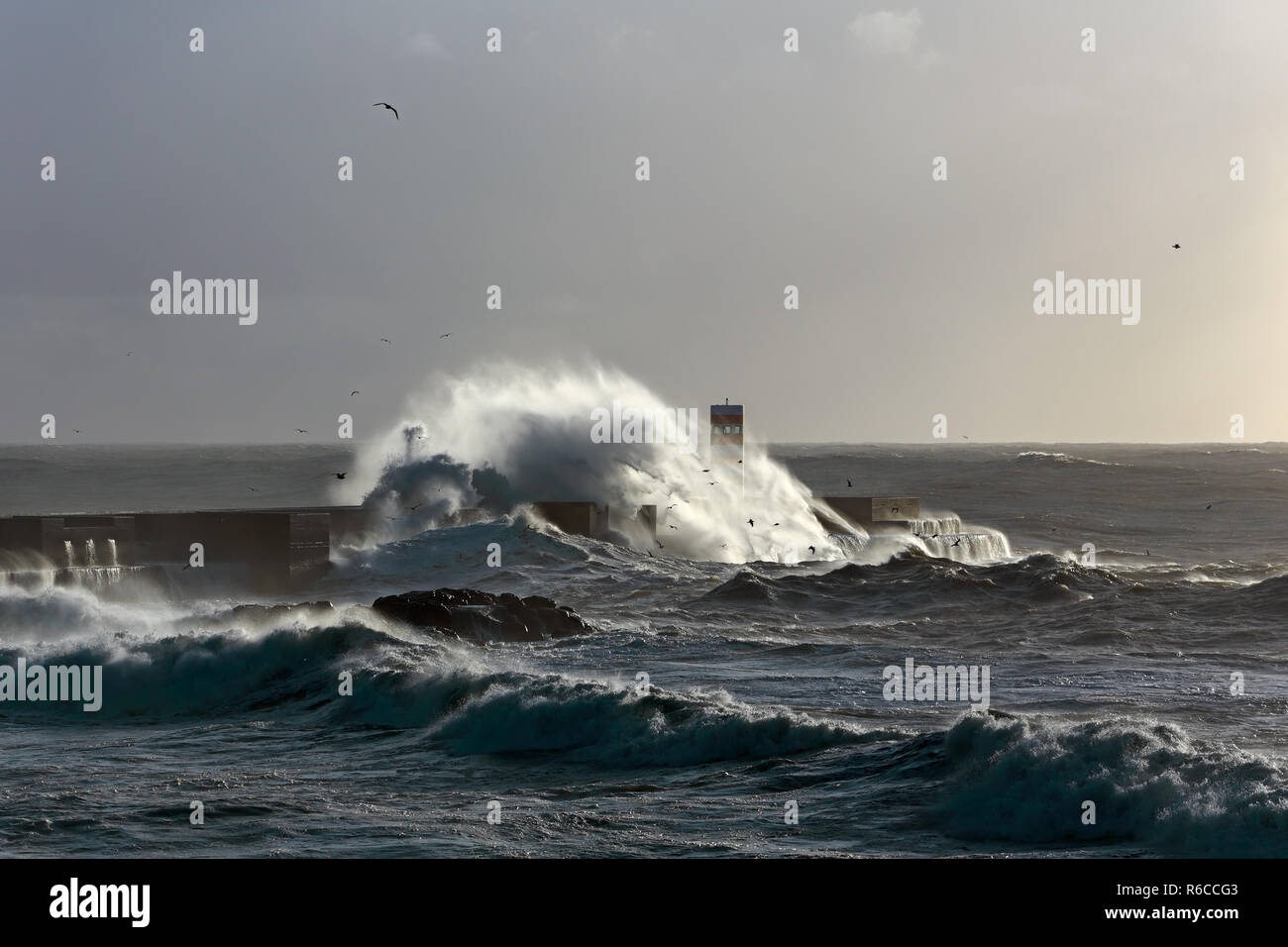 Moody waves hi-res stock photography and images - Alamy