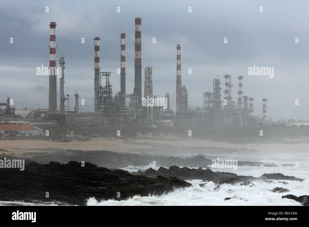 Oil refinery by sea hi-res stock photography and images - Alamy