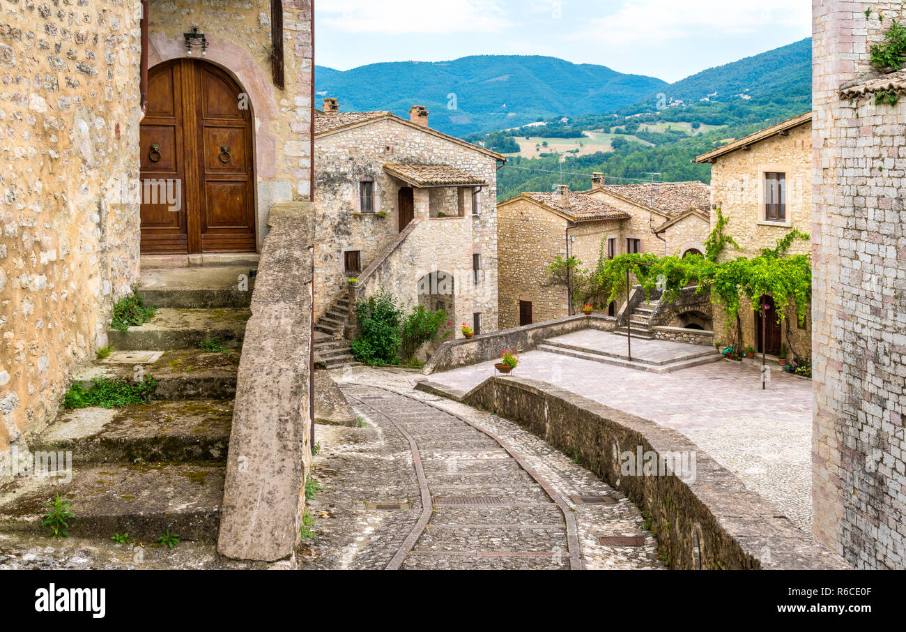 Vallo di nera village hi-res stock photography and images - Alamy