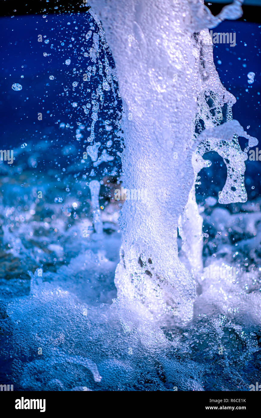 Fountain Water Ripples High Resolution Stock Photography and Images - Alamy