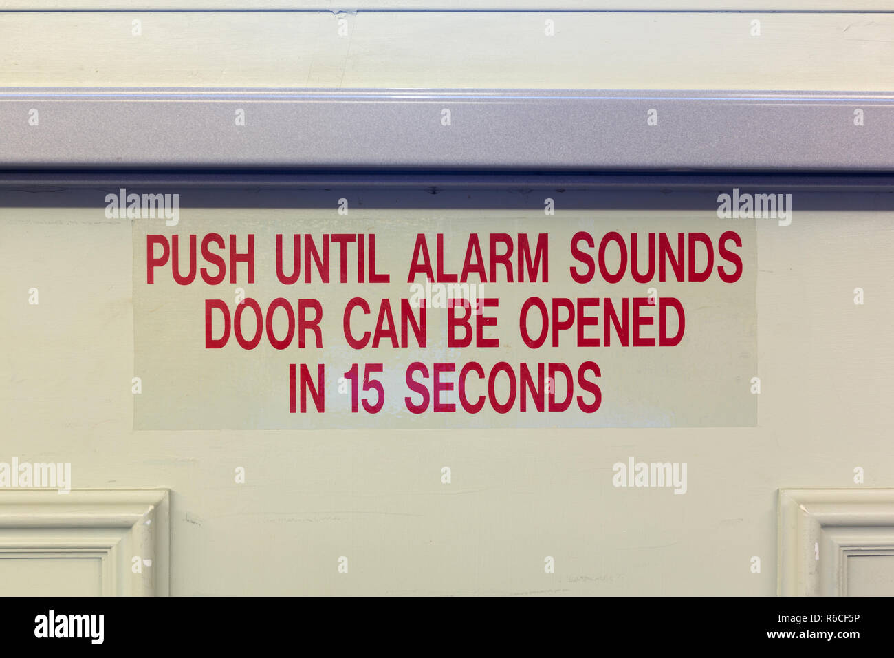 Push door sign hi-res stock photography and images - Alamy