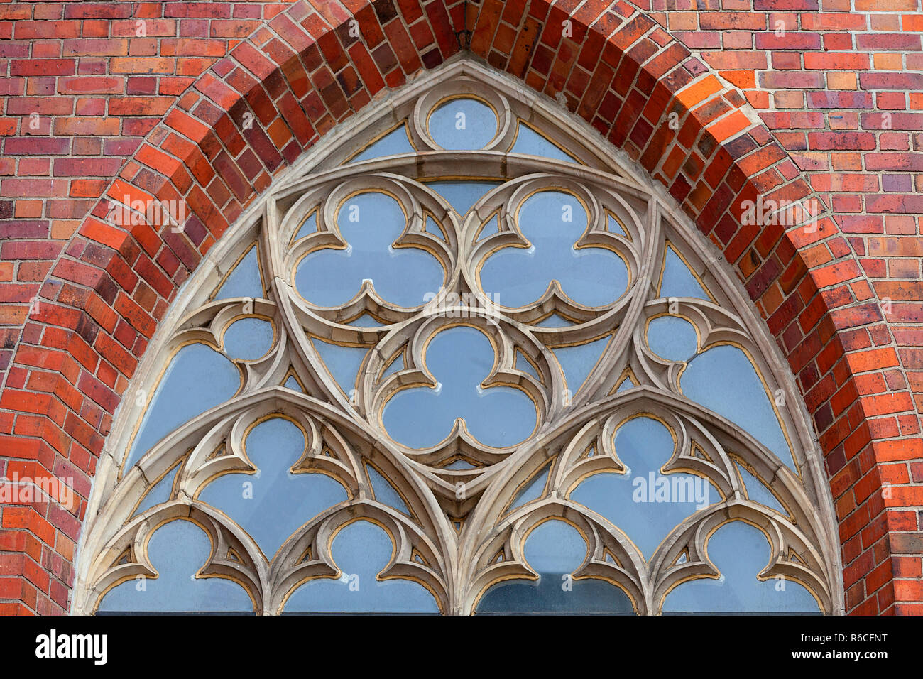14th century gothic St. Elisabeth Church, ornamental window, Market ...