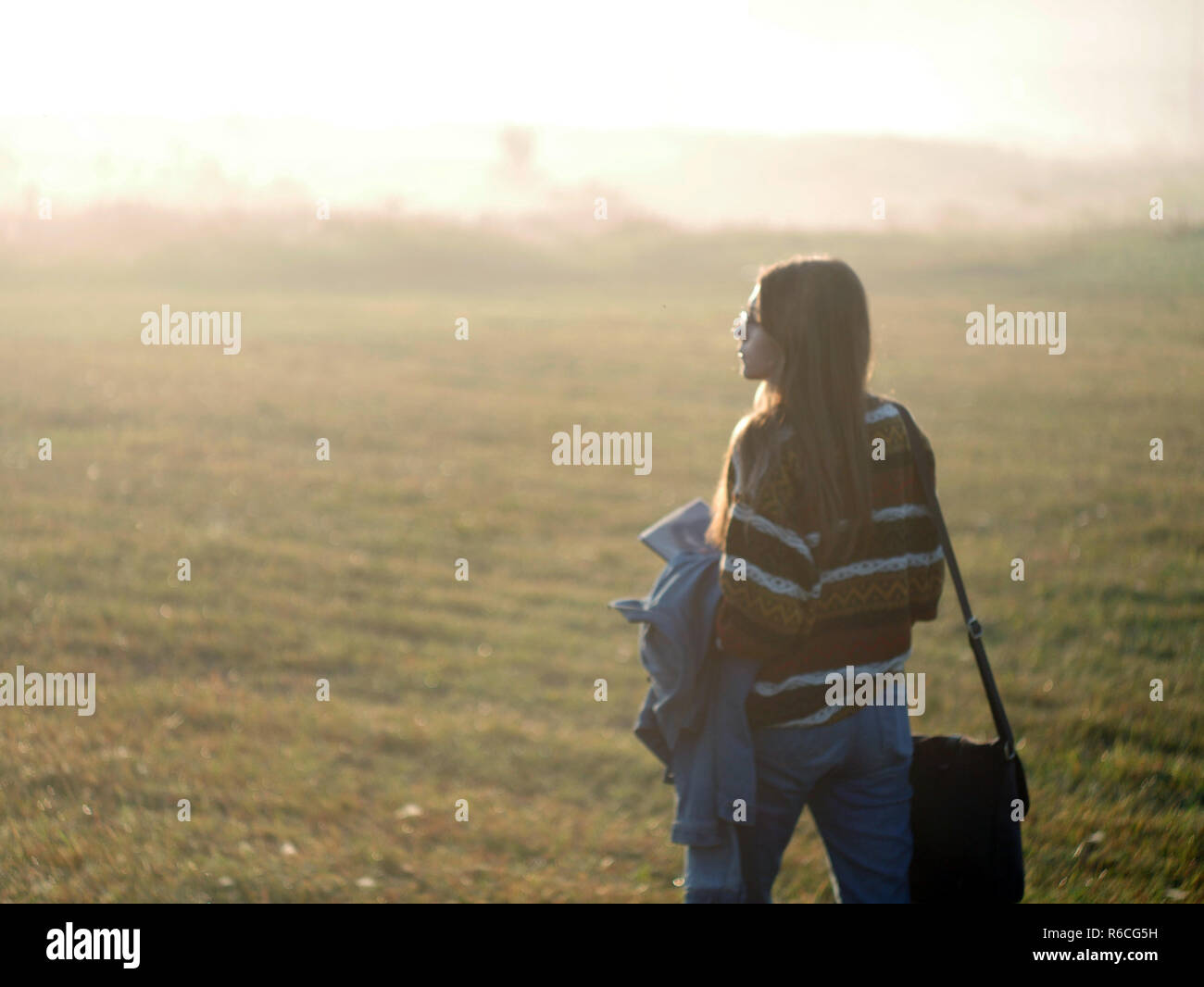 Girl sunrise hi-res stock photography and images - Alamy