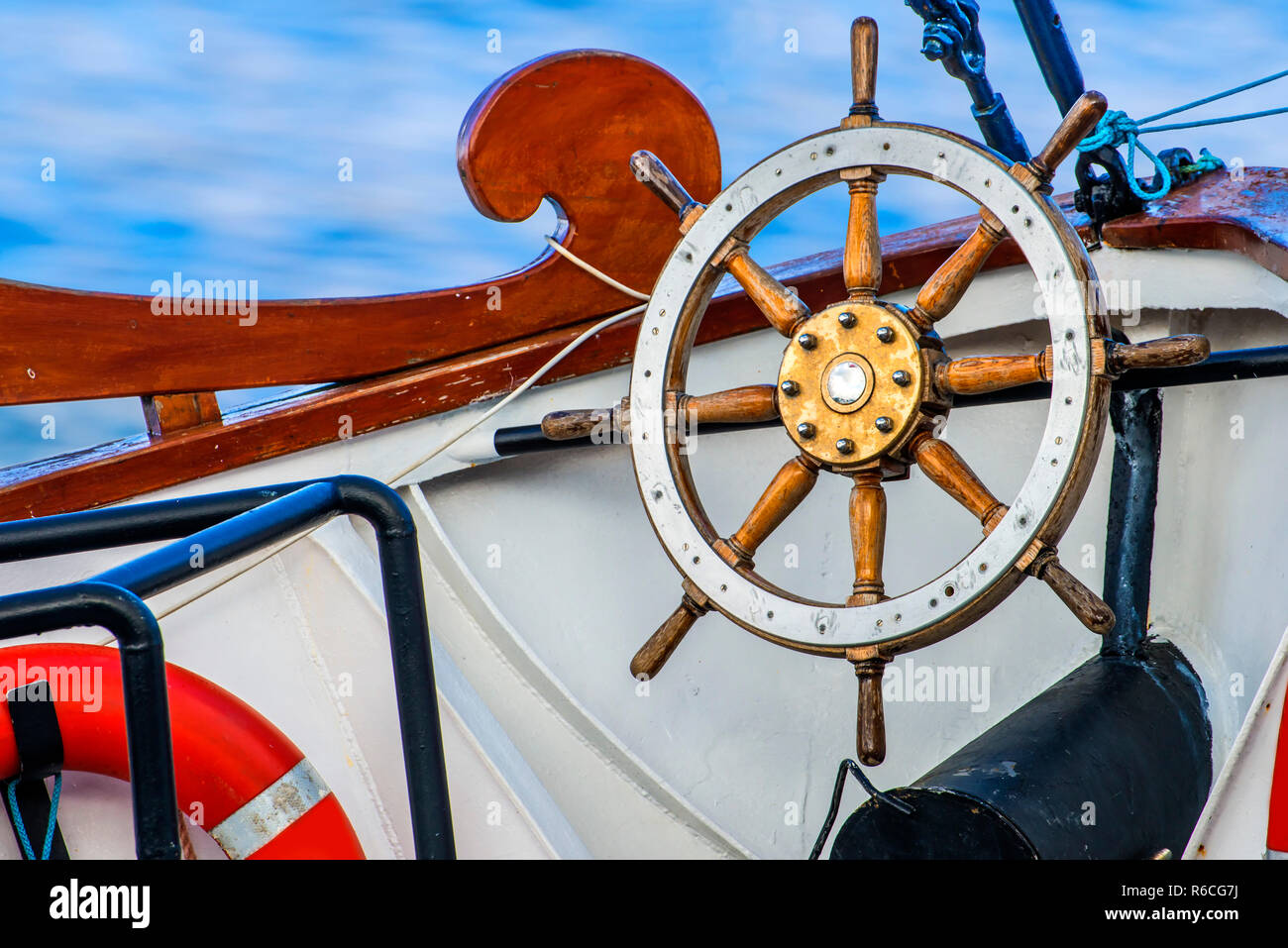 Wheel Of An Old Sailing Ship Stock Photo - Alamy