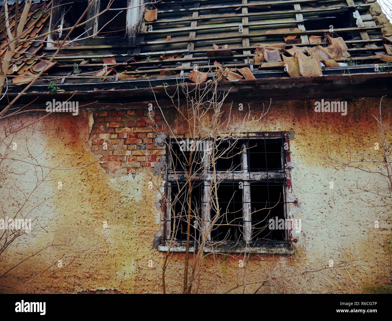 Old house window Stock Photo - Alamy